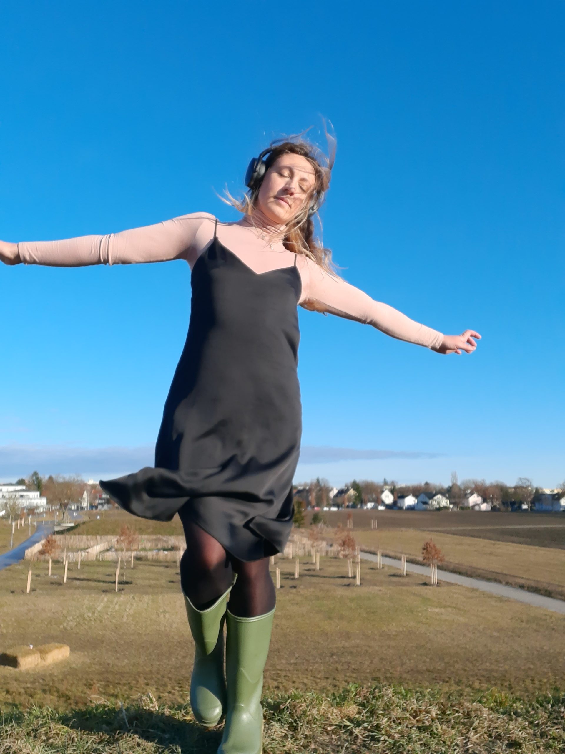 Caroline Reid | Cast of Wonders